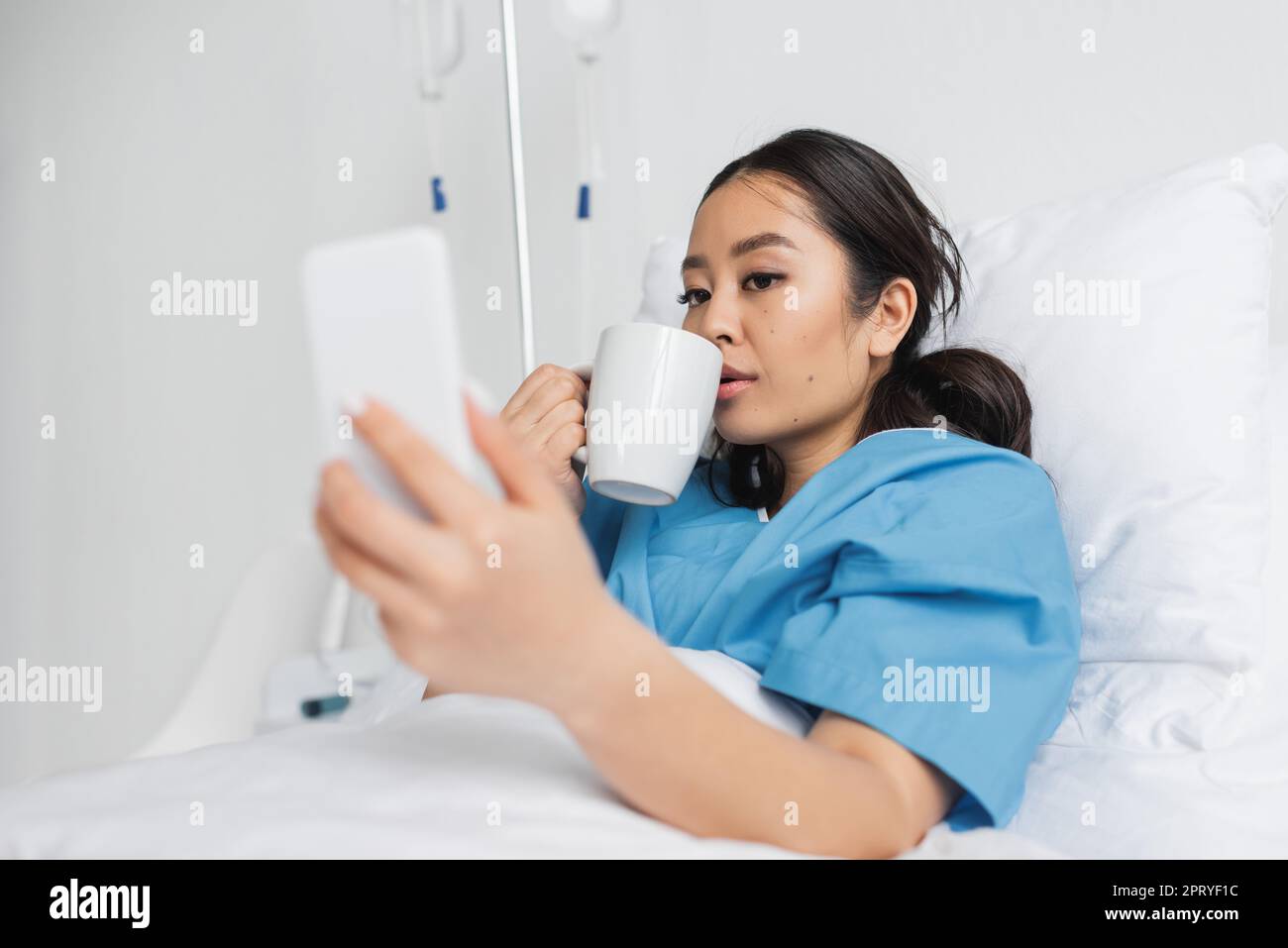 Hospital patient drinking hi-res stock photography and images - Alamy