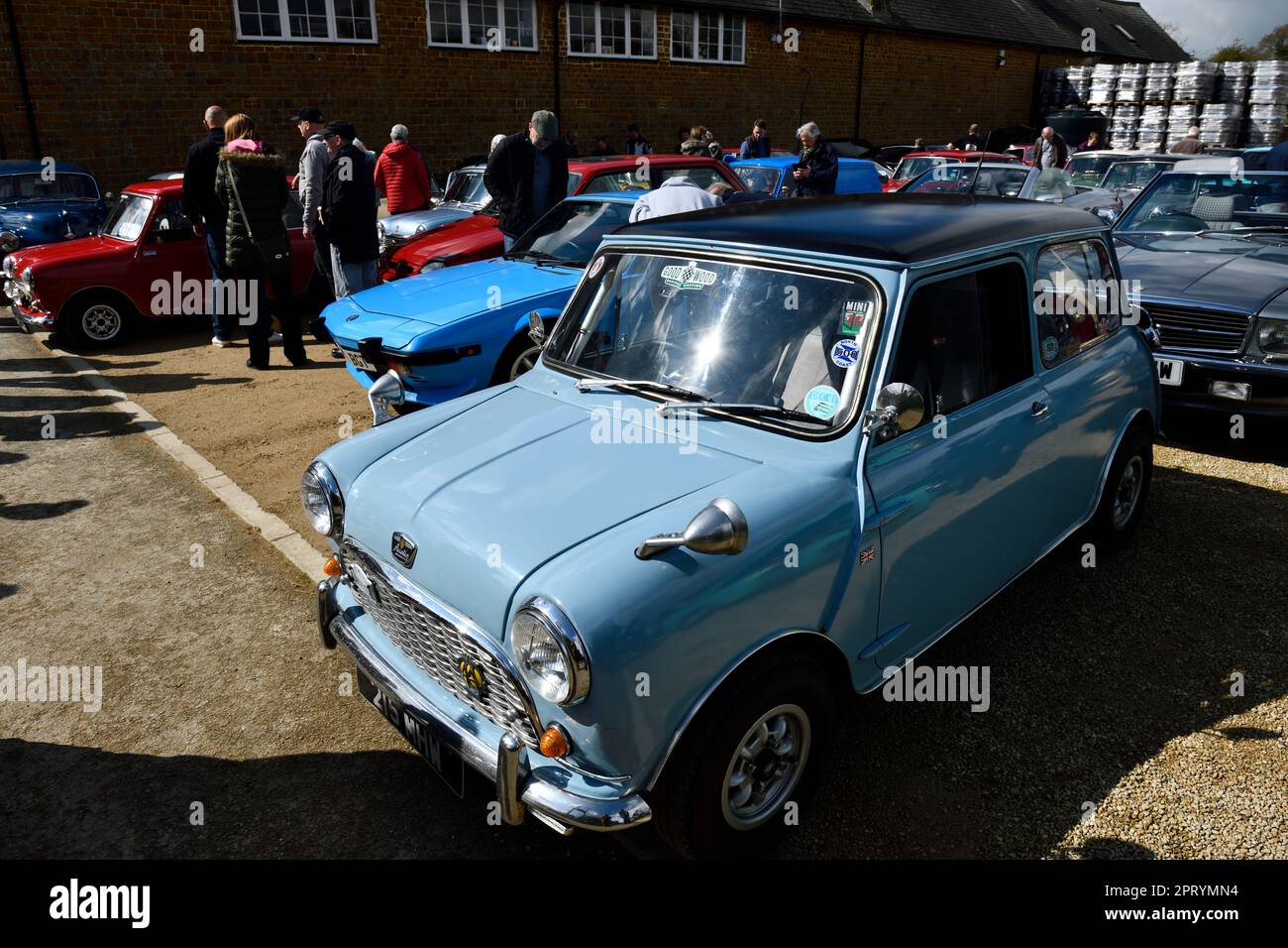 Mini mk1 1961 arriving at the Hook Norton Brewery Classic Car Meeting ...