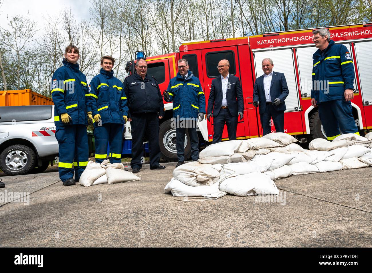 Hochwasser europa menschen hi-res stock photography and images - Alamy