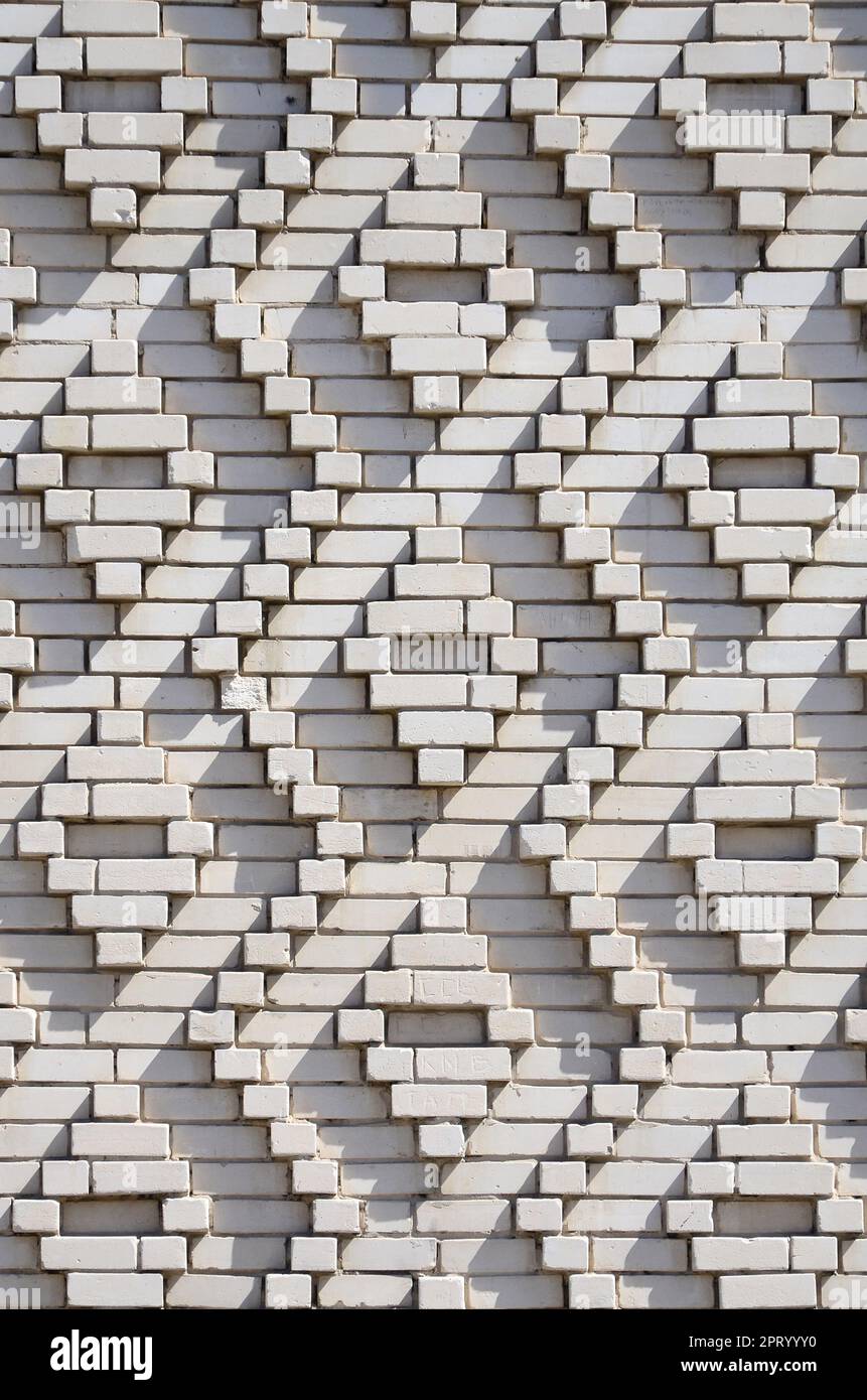 A pattern made of white bricks in the form of diamond shapes ...