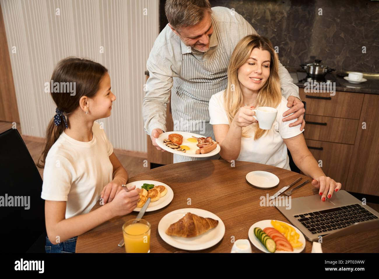 Top view happy family breakfast together in kitchen in hotel room Stock ...