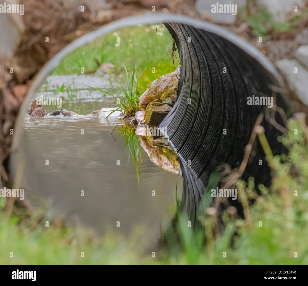 Looking through pipe hi-res stock photography and images - Alamy