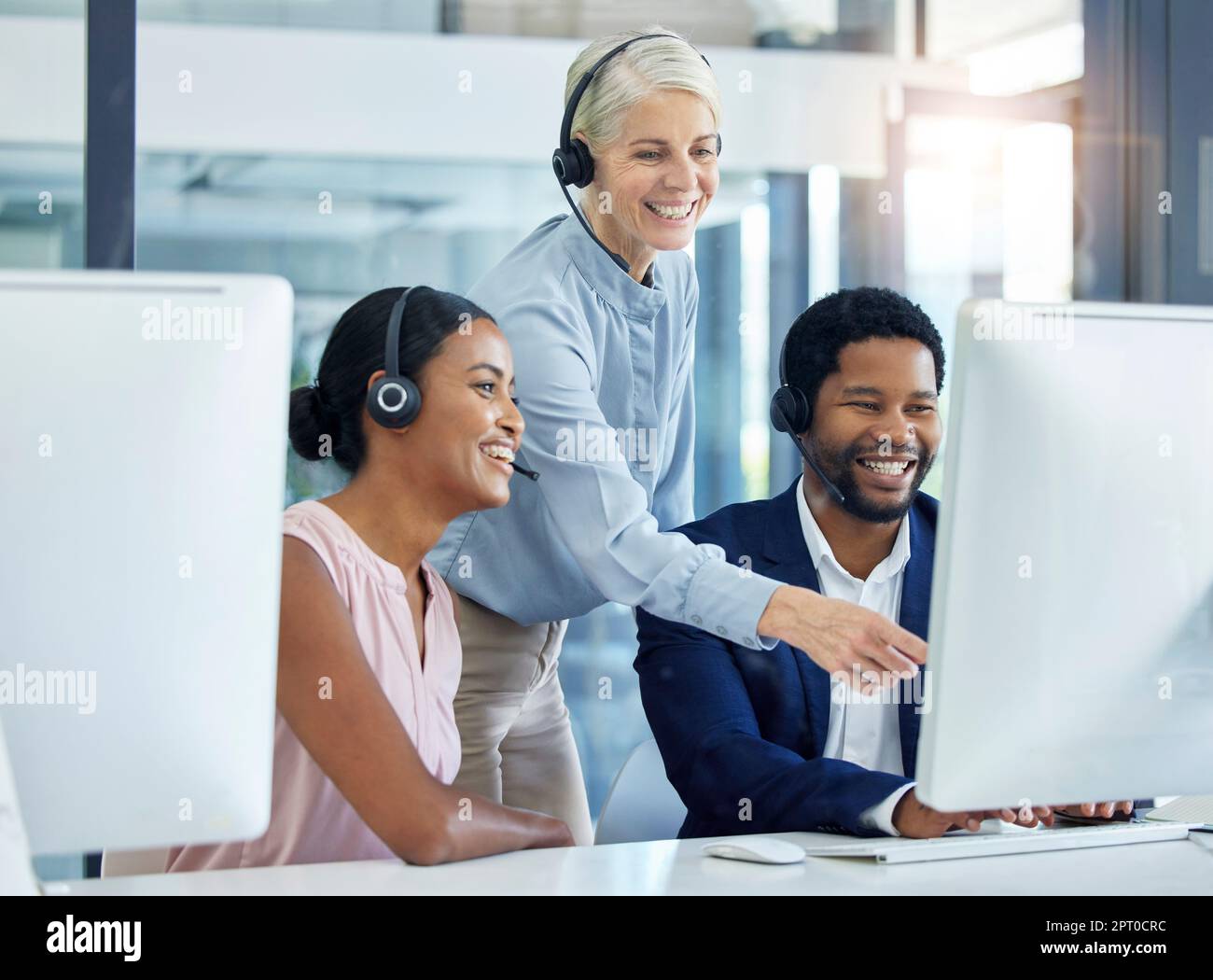 Manager helping staff in busy hi-res stock photography and images - Alamy