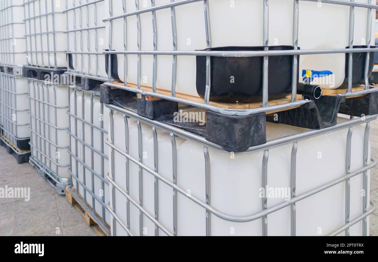 Tubular steel cage hi-res stock photography and images - Alamy