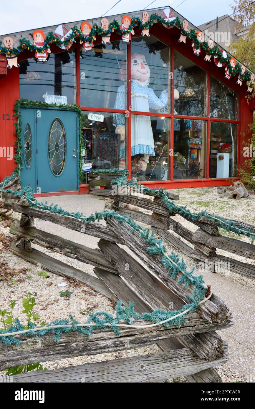 Streetside shop hi-res stock photography and images - Alamy