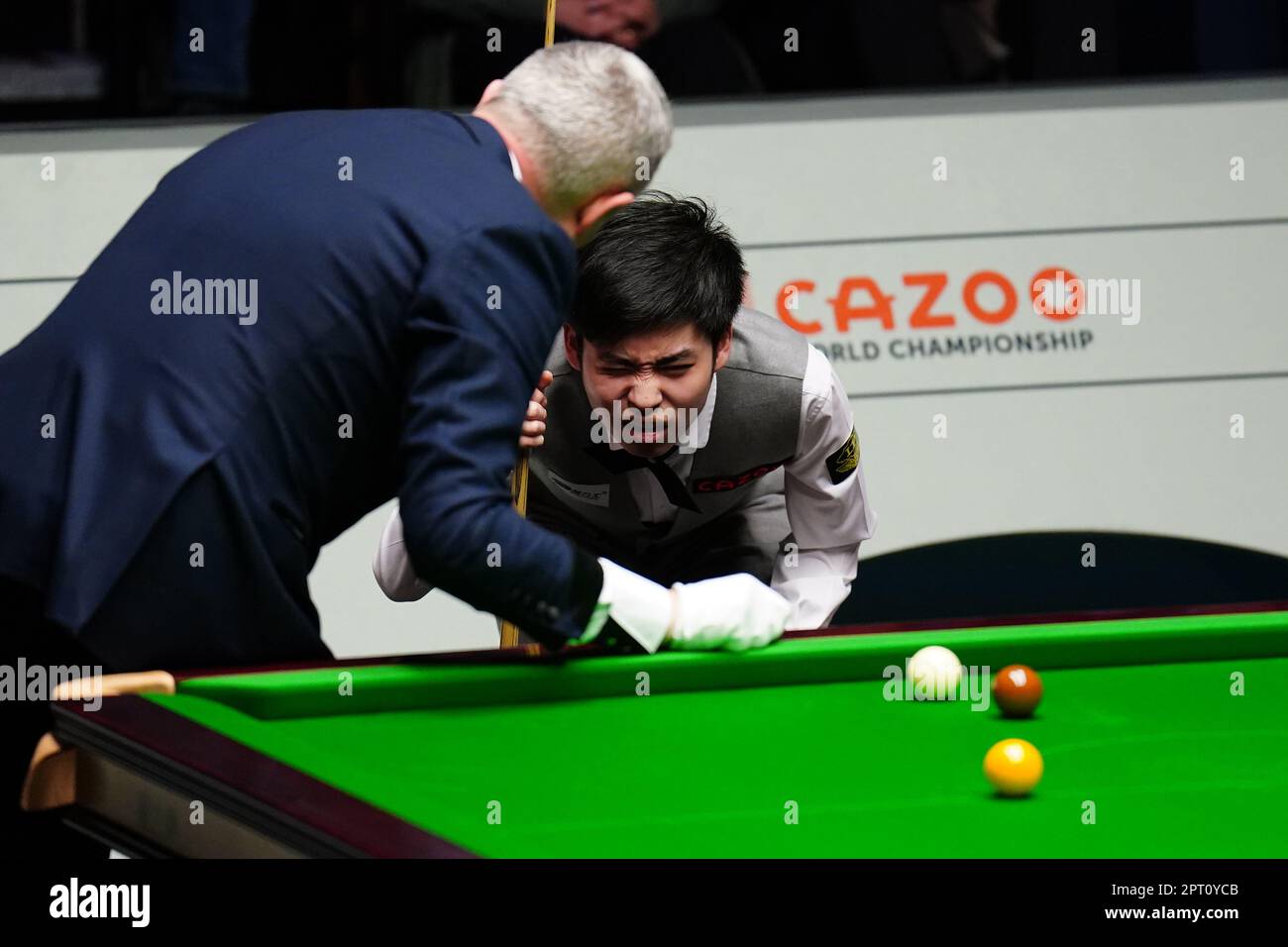 Si Jiahui in action against Luca Brecel (not pictured) on day thirteen ...
