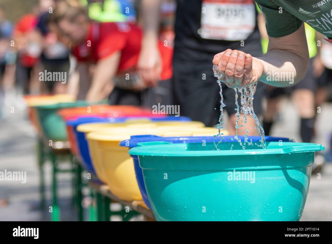 Marathon runner water hi-res stock photography and images - Alamy