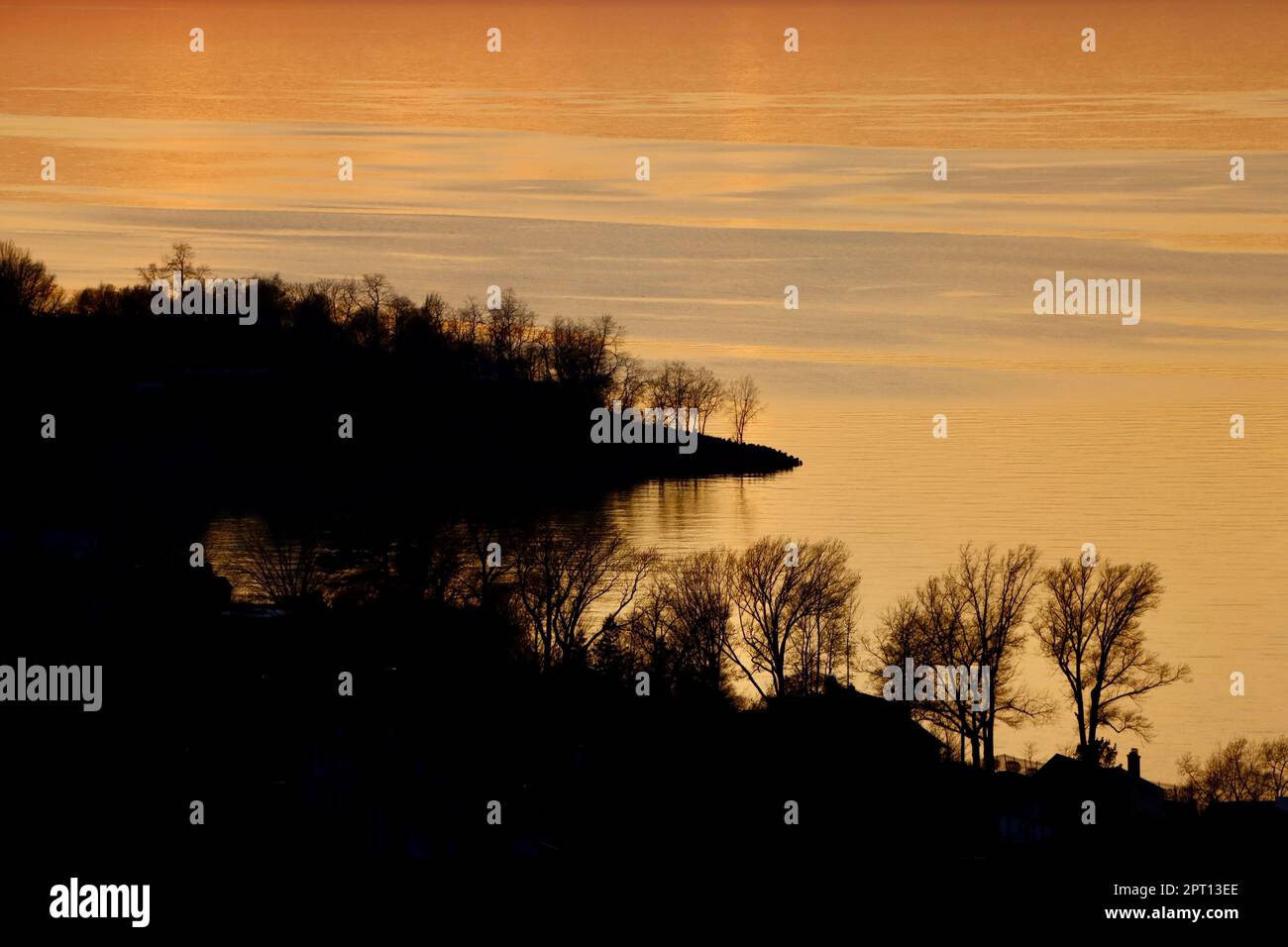 Colorful sunset over Lake Erie with Lakewood Park point in Northeast ...