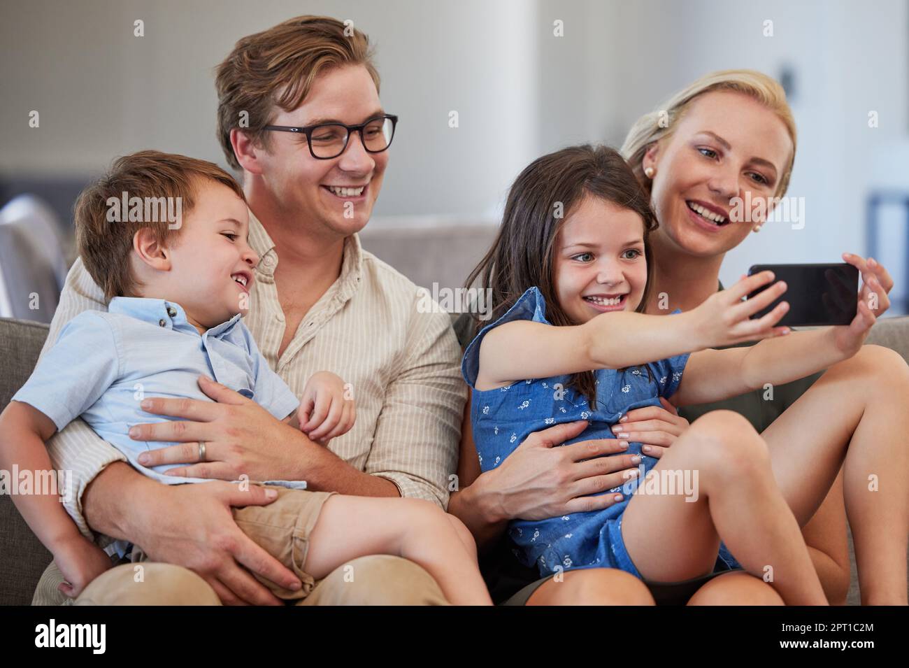 Live streaming child hi-res stock photography and images - Alamy