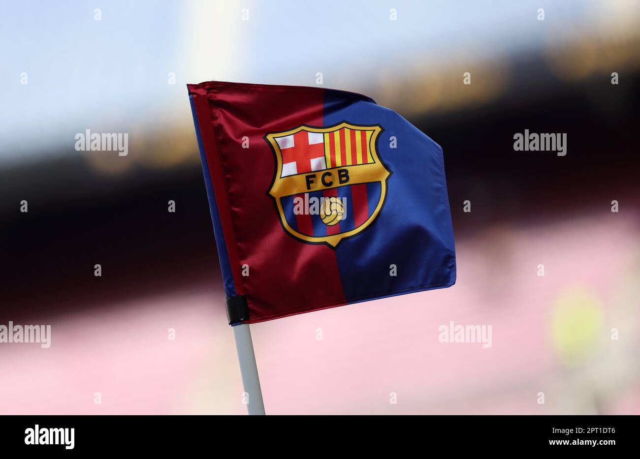 A view of the Barcelona emblem on a corner flag before UEFA Women's ...