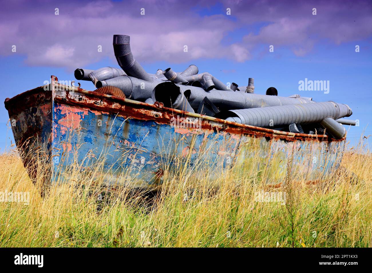 Tin boats hi-res stock photography and images - Alamy