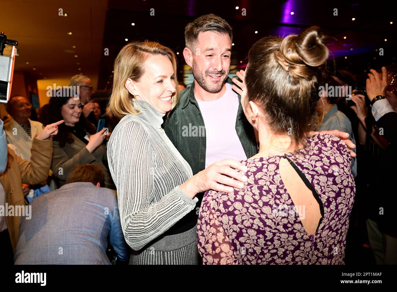 Simone Hanselmann, Birthe Wolter und Jochen Schropp bei der Premiere ...