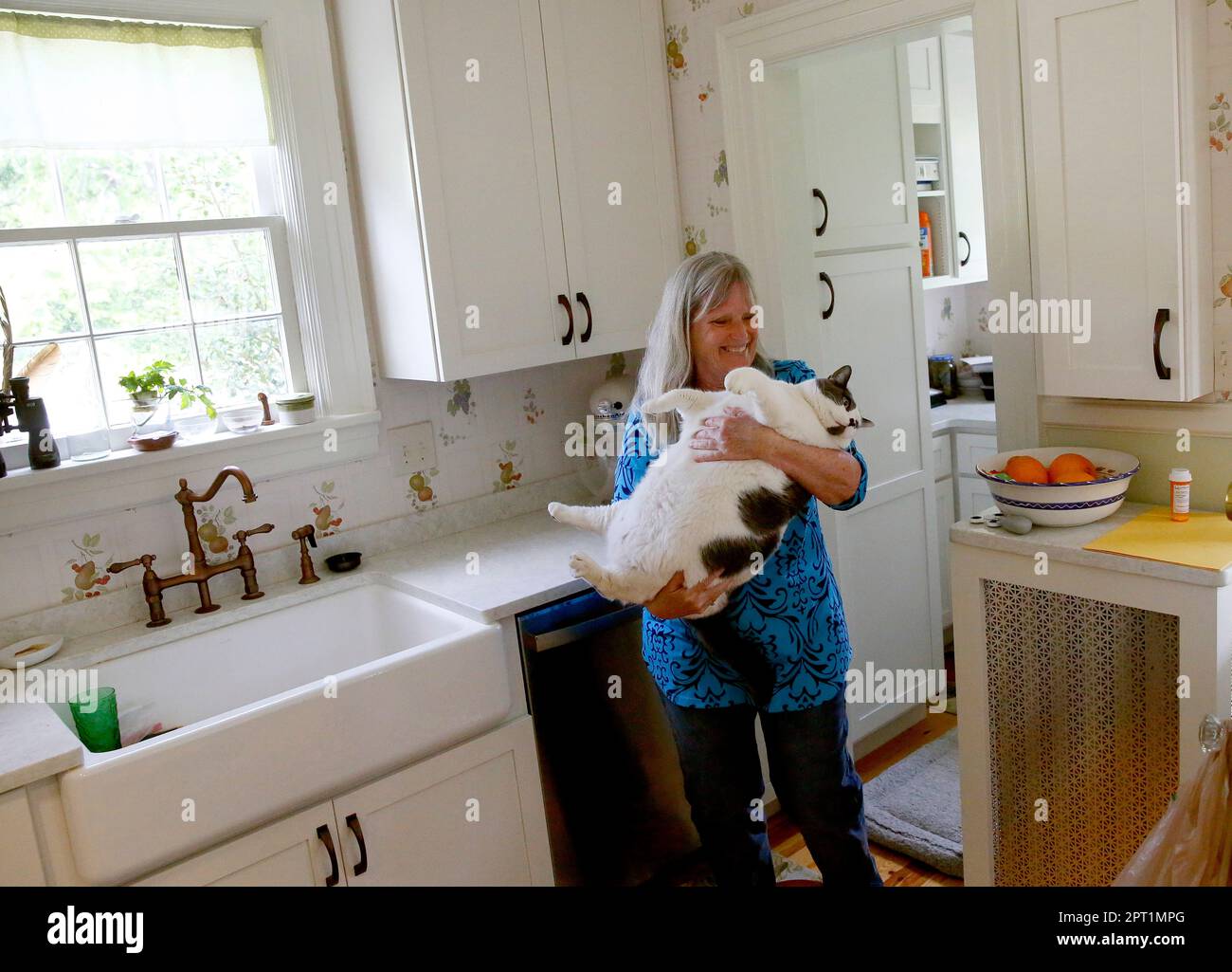 Kay Ford spends time with her cat, Patches, at her home in ...