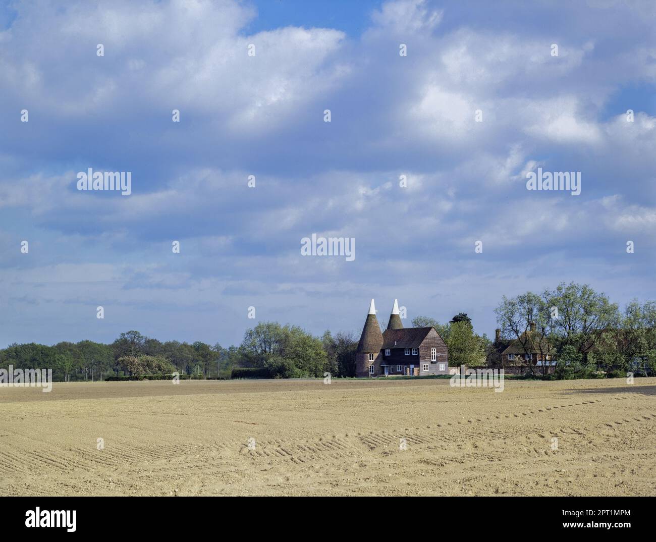 Iconic Kent East houses in the weald of Kent Stock Photo - Alamy