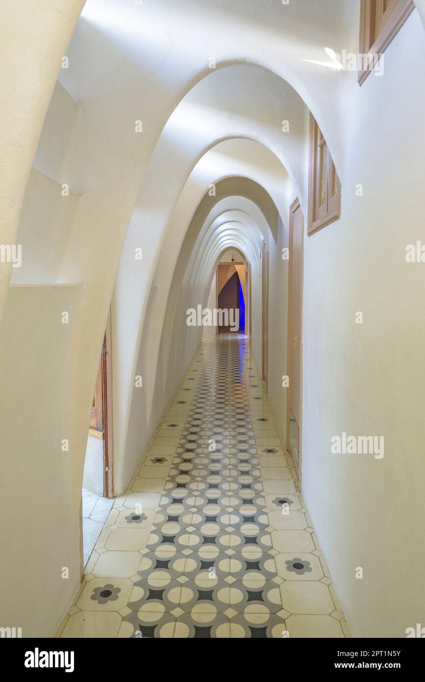 Corridor with catenary or parabolic arches in the attic of Casa Batlló ...