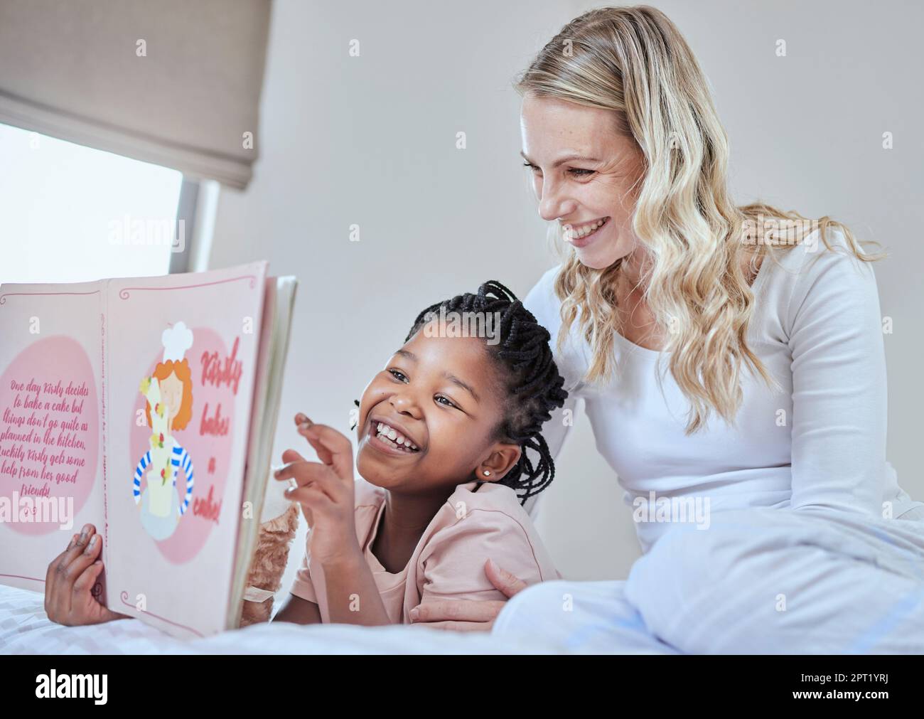 African kids reading books hi-res stock photography and images - Alamy