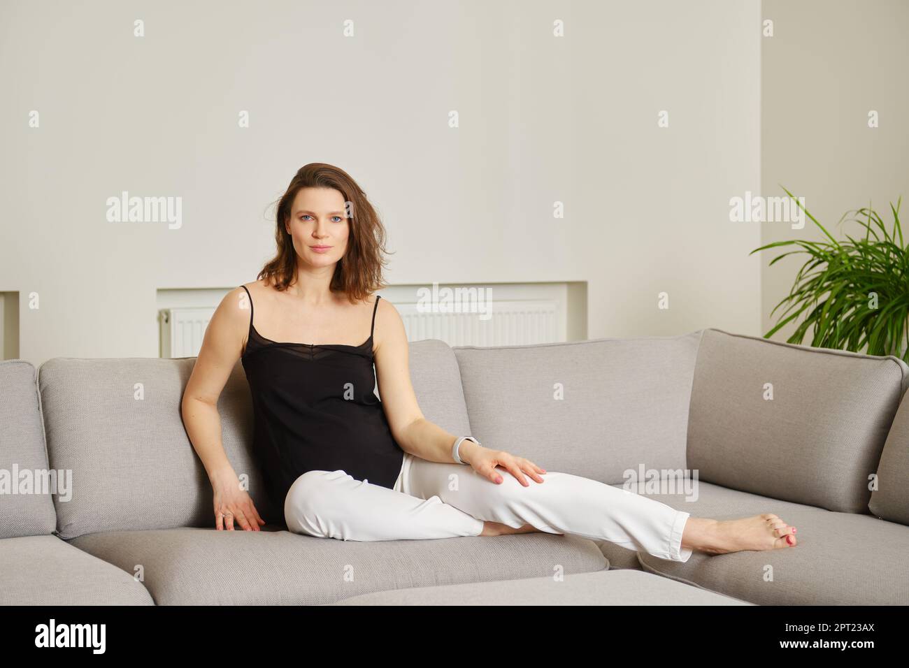 Pregnant woman feels prenatal contractions and the beginning of ...