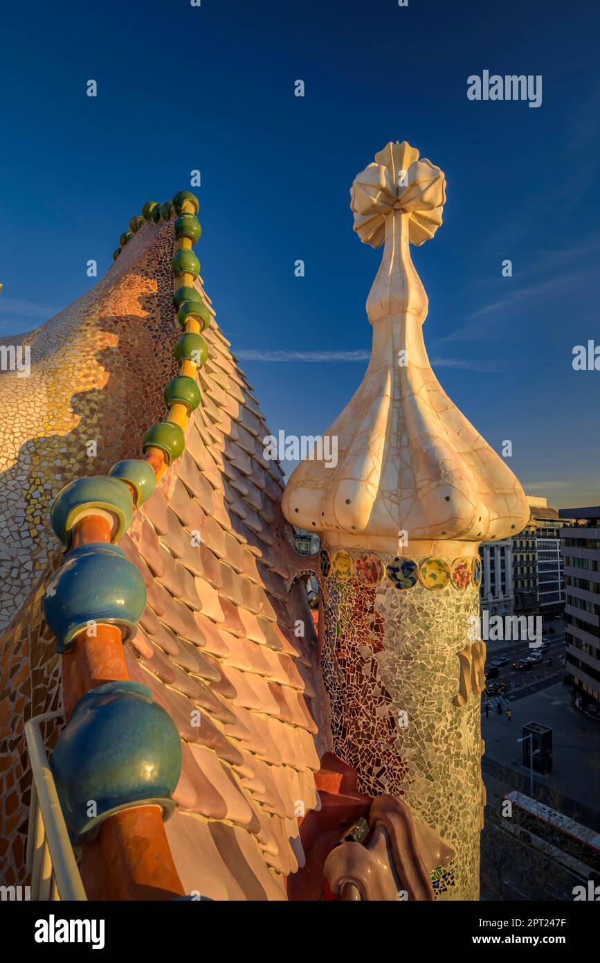Mosaic dragon roof hi-res stock photography and images - Alamy