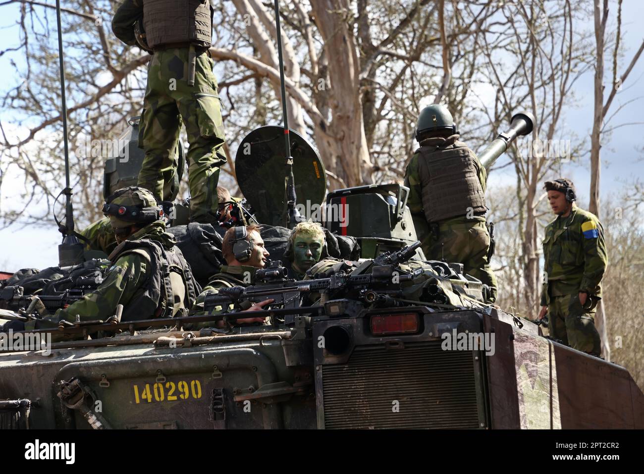 Swedish soldiers on Combat Vehicle 90 (CV90), In Swedish: Stridsfordon ...