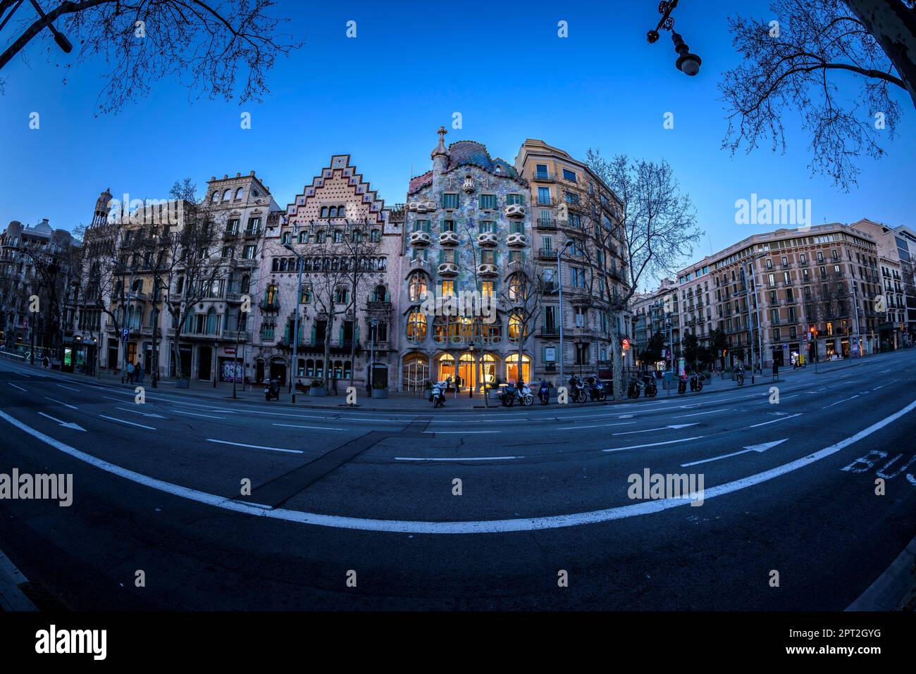Noche de casa batllo hi-res stock photography and images - Alamy
