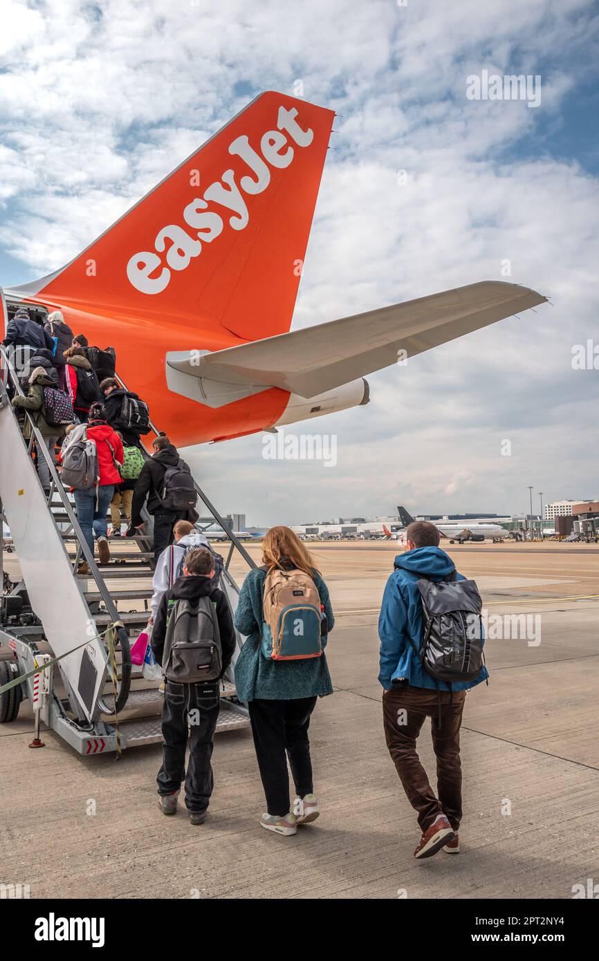 Passengers boarding an EasyJet flight at Gatwick Airport Stock Photo ...