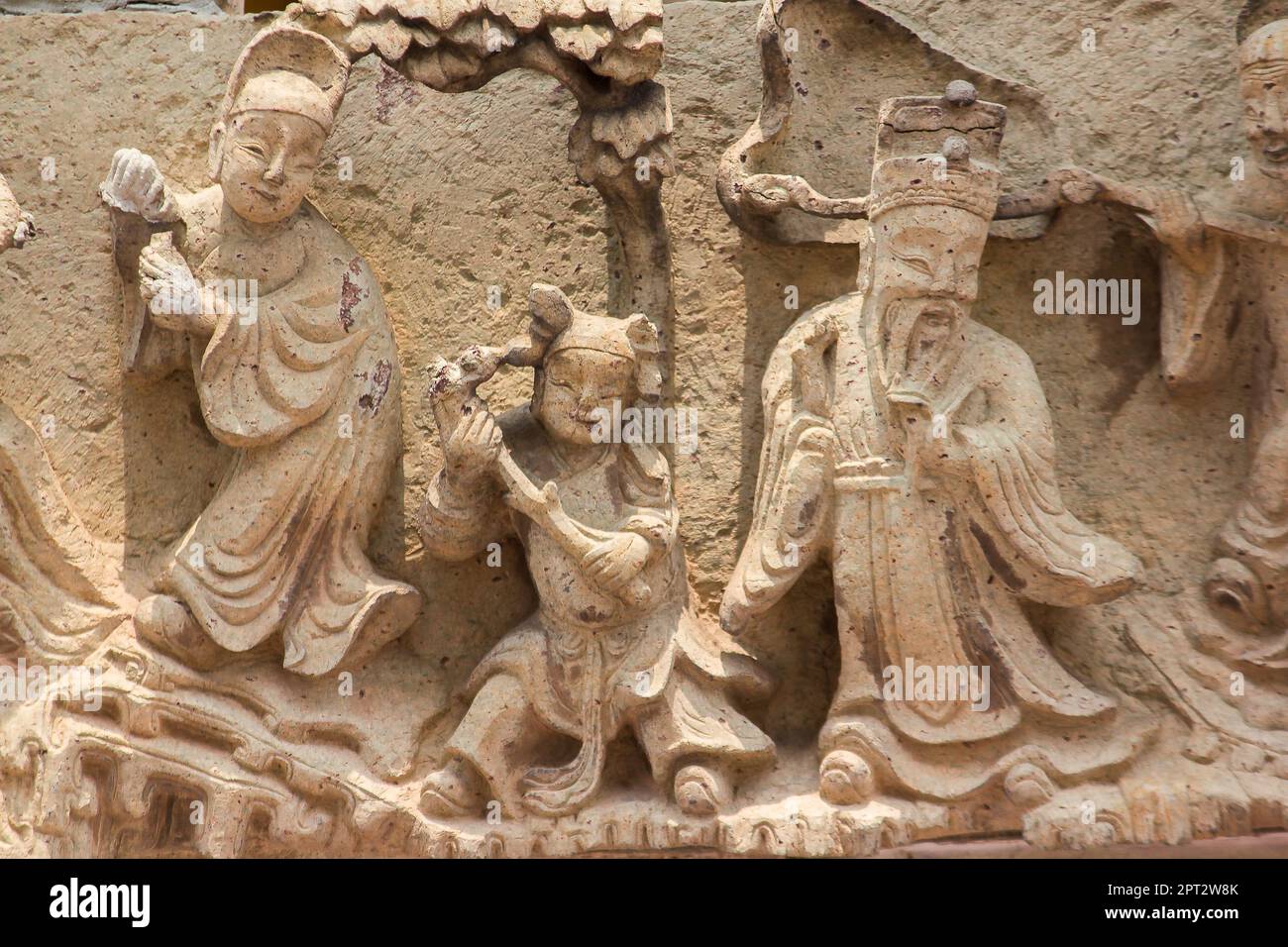 Gold chinese lion statues hi-res stock photography and images - Alamy