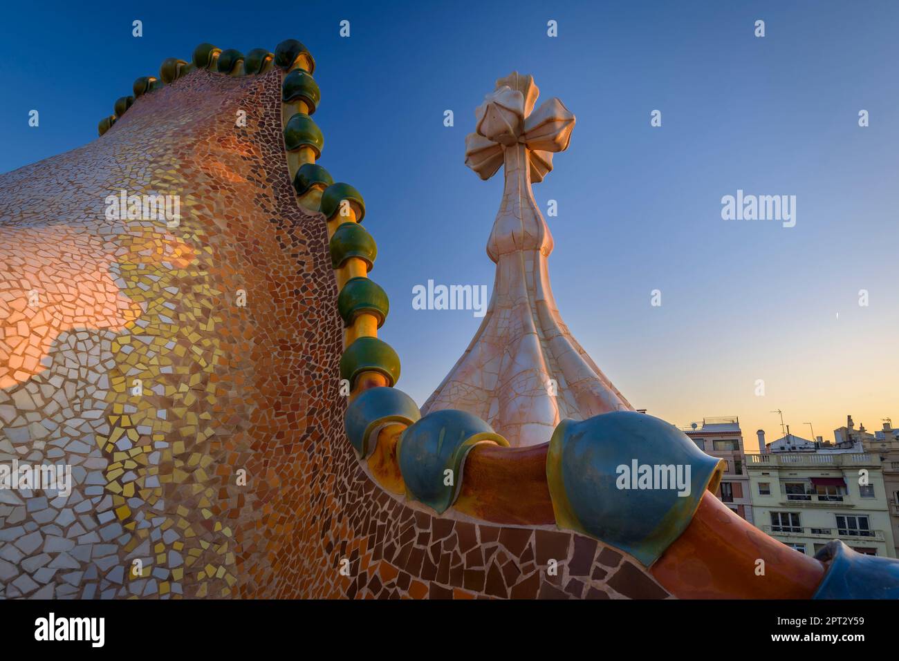 Casa batllo dragon hi-res stock photography and images - Alamy