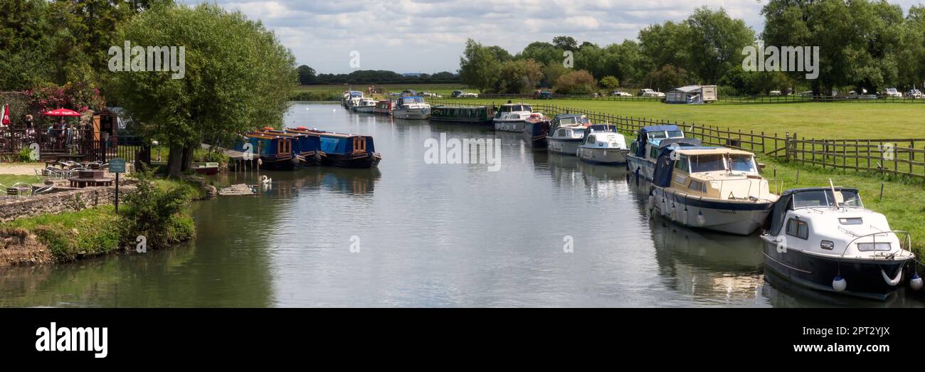 Swan inn radcot hi-res stock photography and images - Alamy