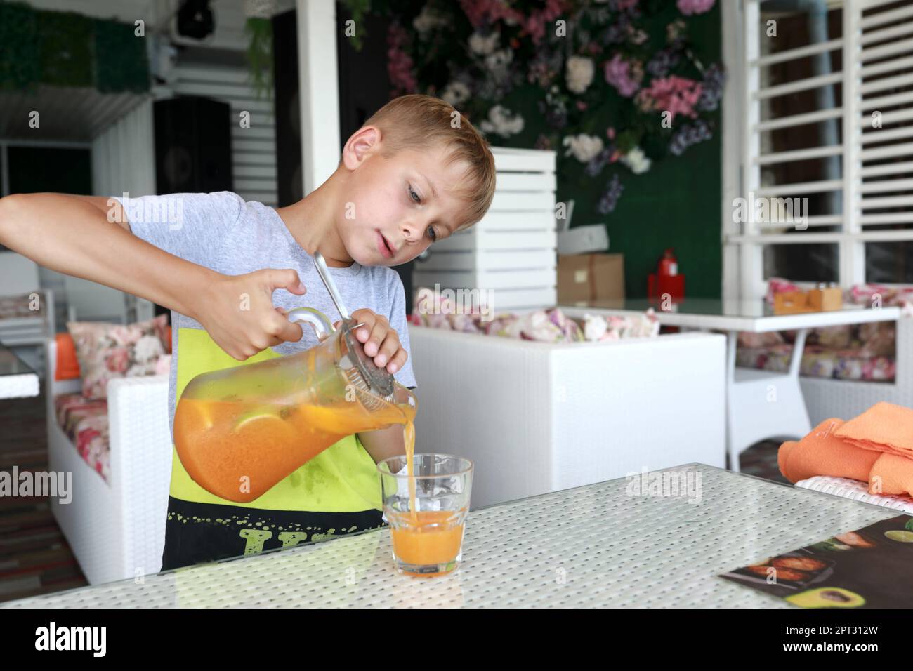 Child pouring lemonade hi-res stock photography and images - Alamy