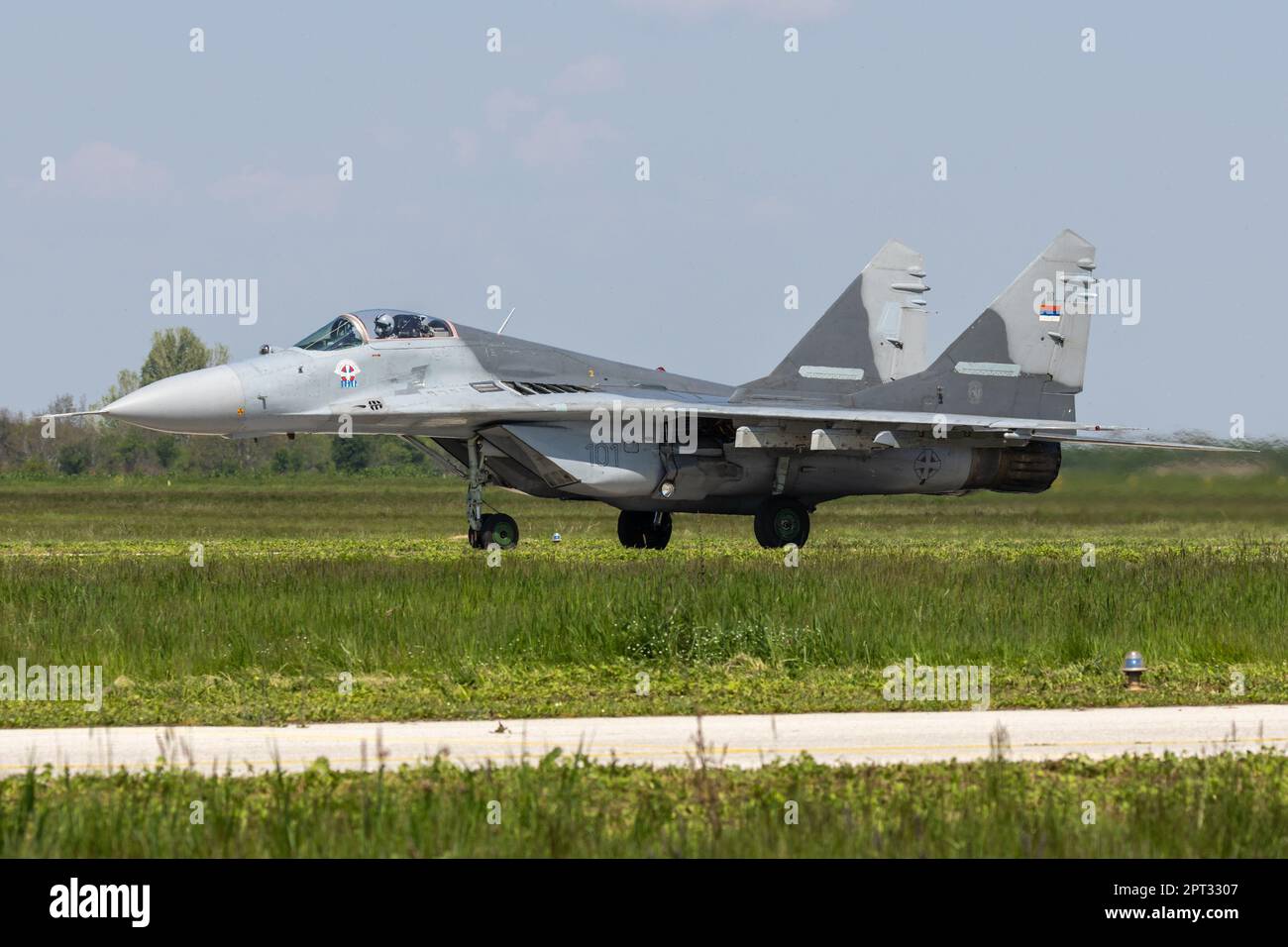 Mig 29b hi-res stock photography and images - Alamy