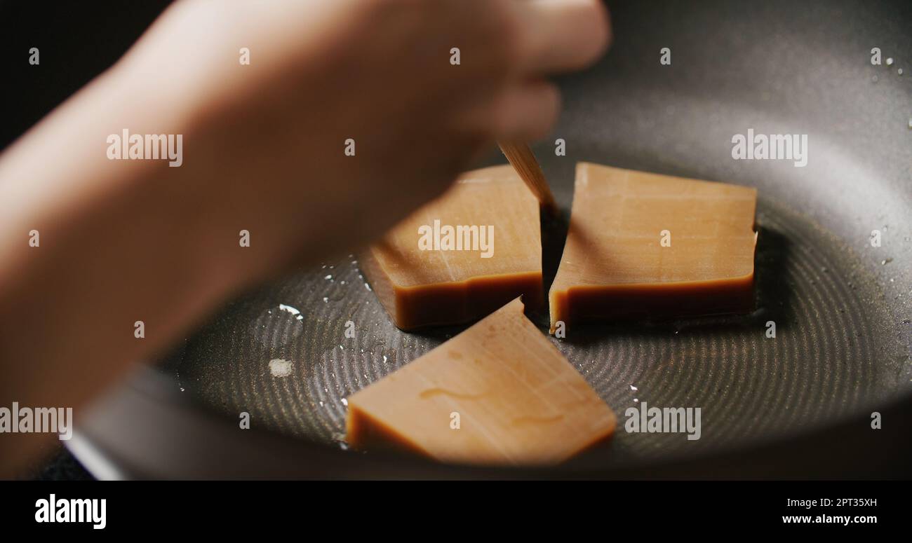 Grill chinese sticky rice cake Stock Photo - Alamy