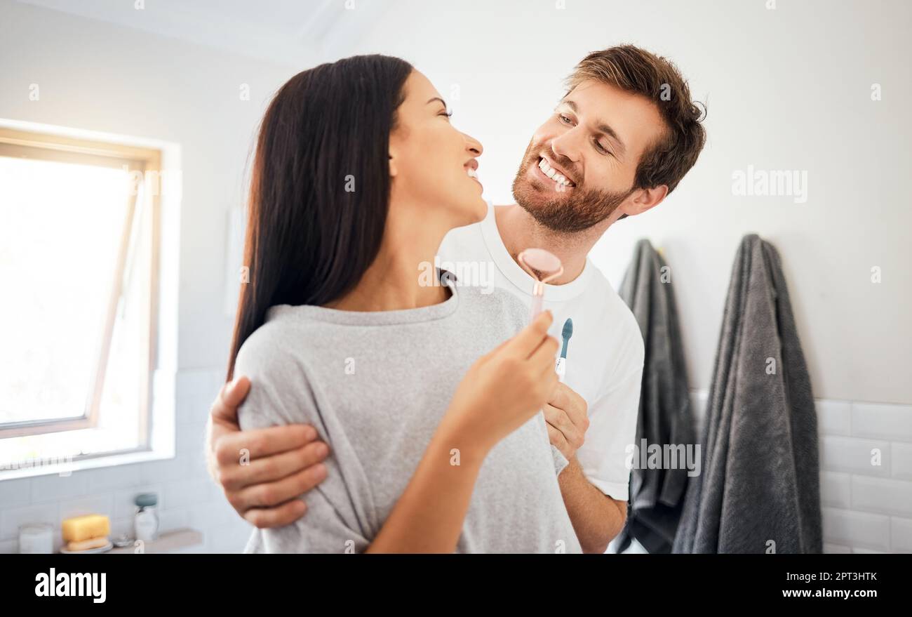 Man grooming bathroom smile smiling hi-res stock photography and images ...