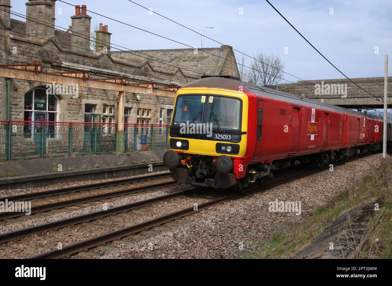 Royal Mail class 325 electric-multiple units on West Coast Main Line ...