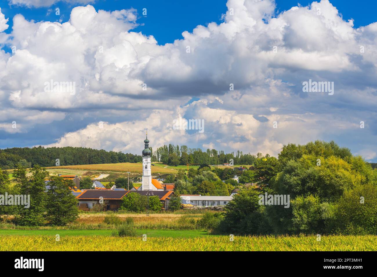 The idyllic village Eisendorf in Bavaria in an area called Hallertau ...