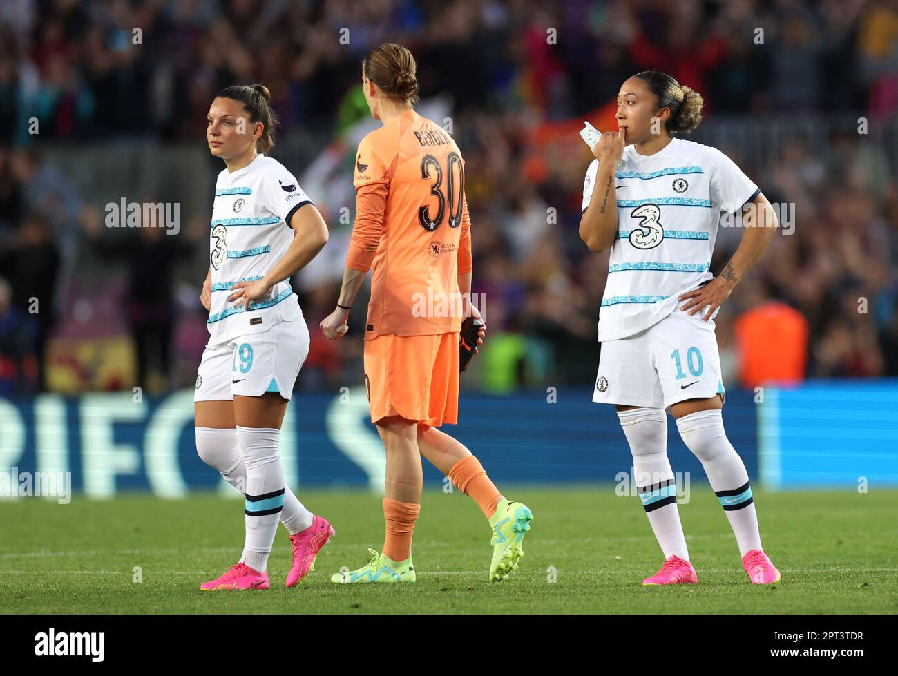 Chelsea's Johanna Rytting Kaneryd (left) and Lauren James (right ...