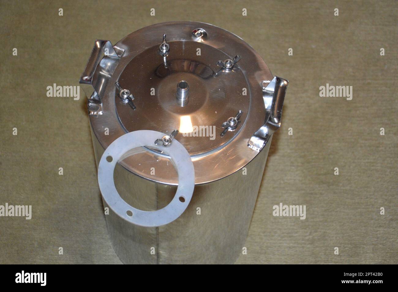 Column still distillation hi-res stock photography and images - Alamy