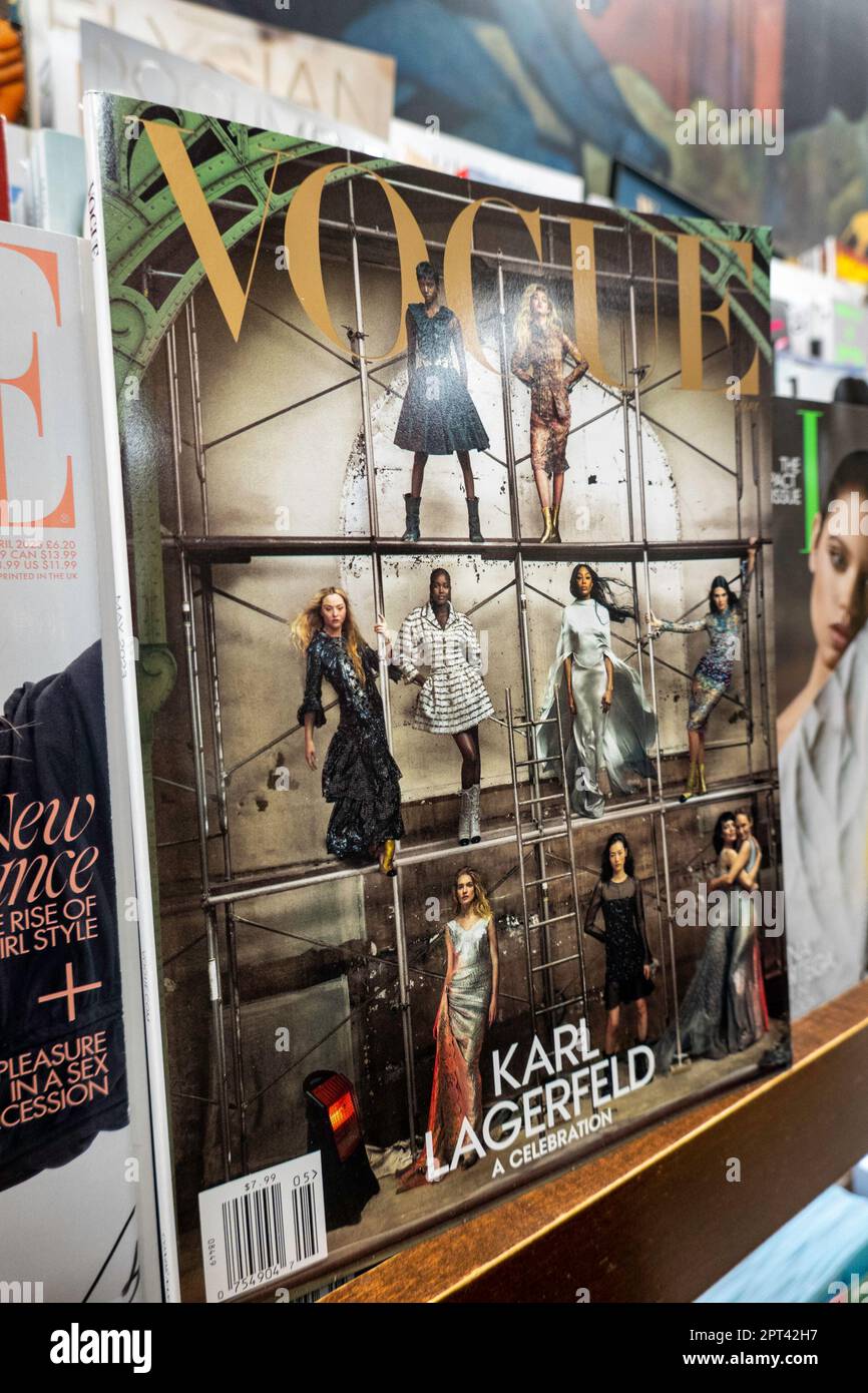 Barnes & Noble Booksellers on Fifth Avenue in New York City has a large ...