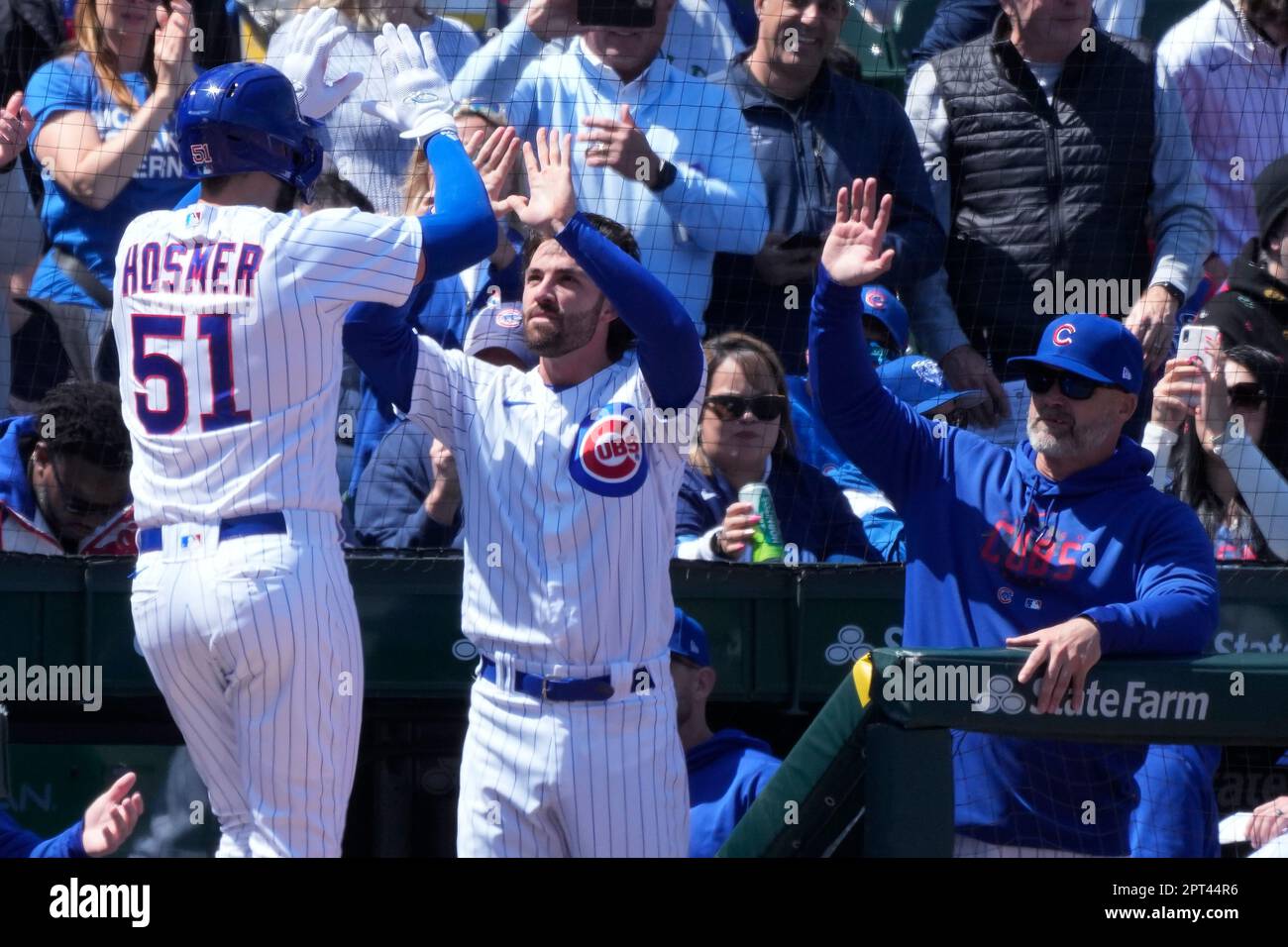 Chicago Cubs' Eric Hosmer, left, is congratulated by Dansby Swanson ...