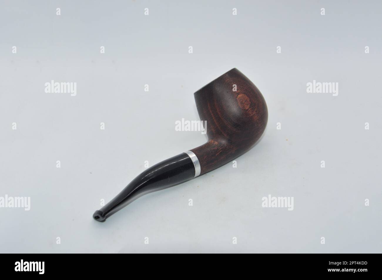 Classic pipe for smoking the tobacco Stock Photo - Alamy
