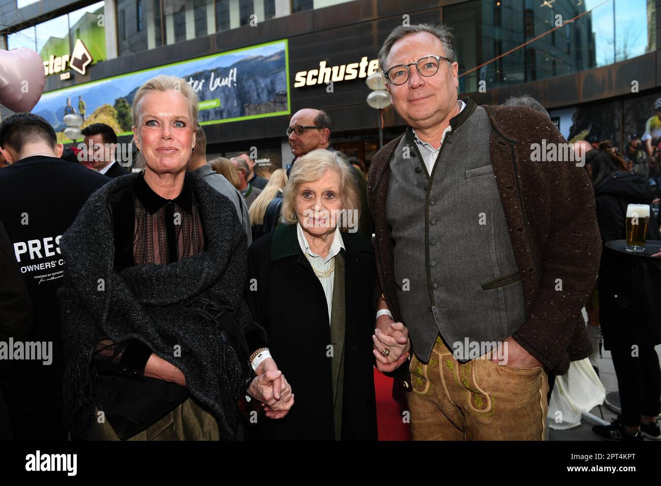 Munich, Germany. 27th Apr, 2023. Kirsten Kastalio, (l-r) Gundel ...