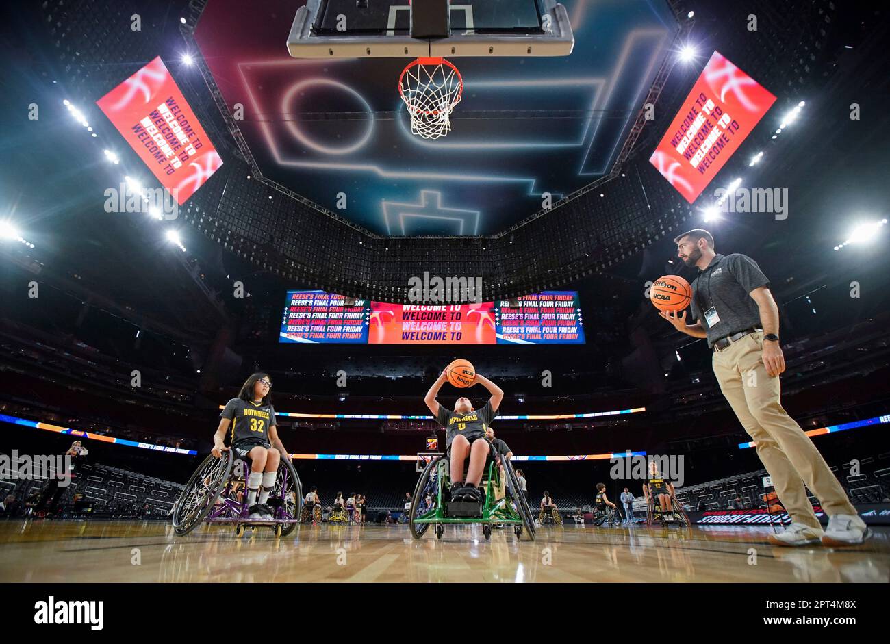 Evan Anderson (3) shoots a layup as Izzy Crew (32) watches before a ...