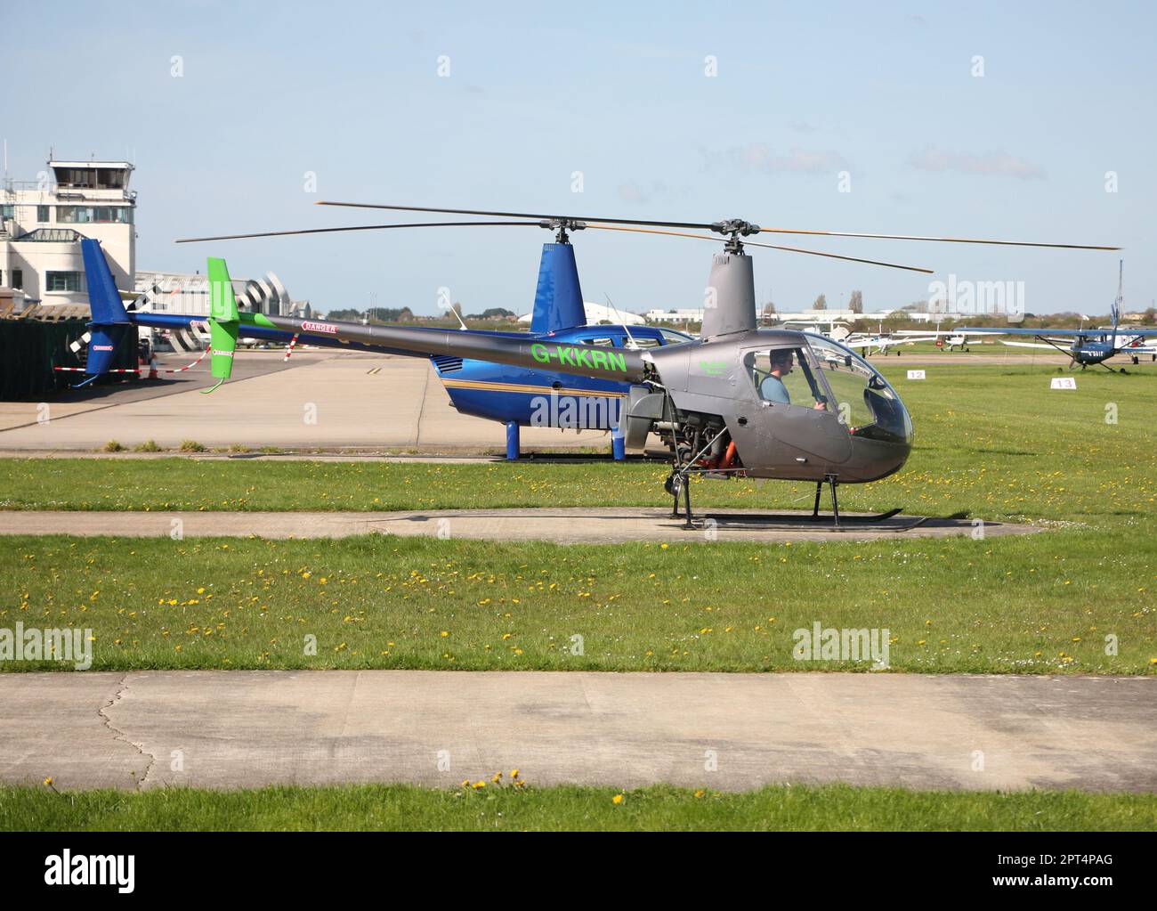 Robinson r22 helicopter hi-res stock photography and images - Alamy