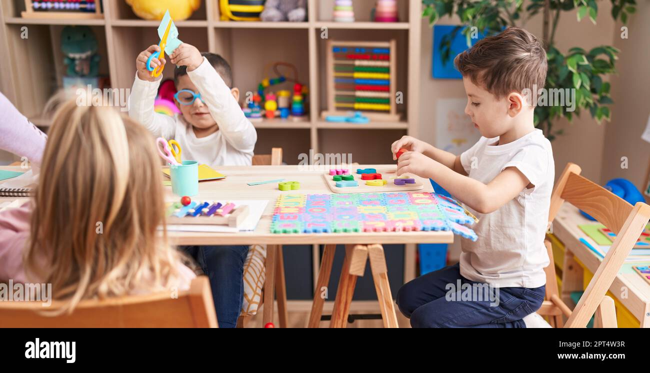 Kids puzzle paper hi-res stock photography and images - Alamy