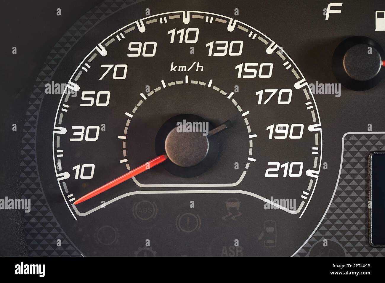 Speedometer of a car showing 0 Stock Photo - Alamy
