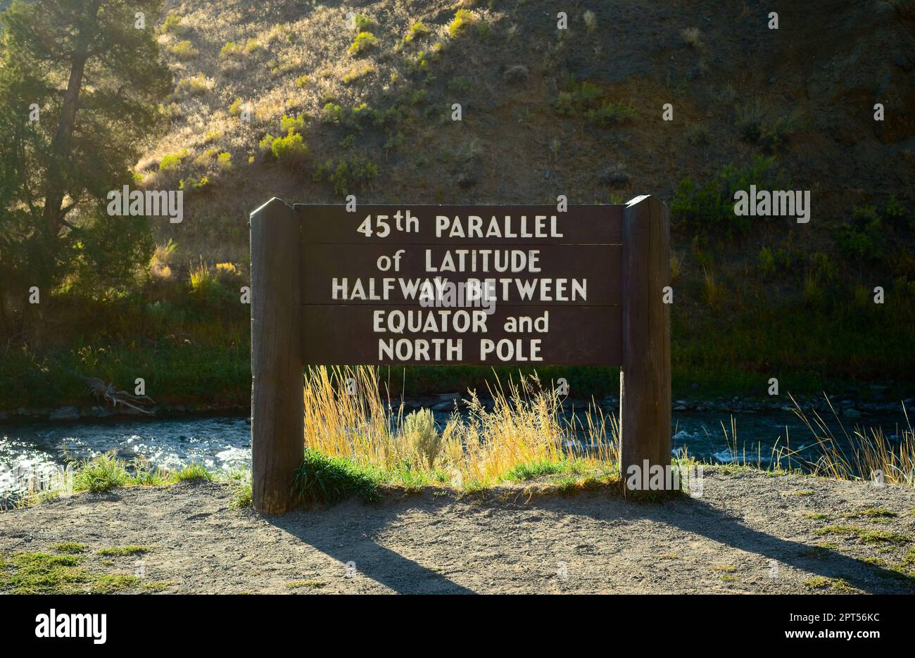 Sign marking the 45th parallel of latitude in the northern hemisphere ...