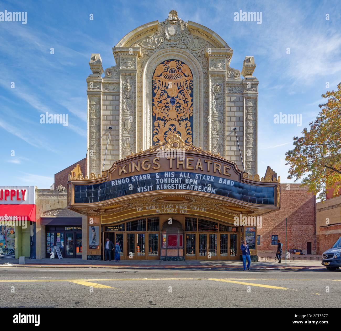 Loews wonder theatres hi-res stock photography and images - Alamy