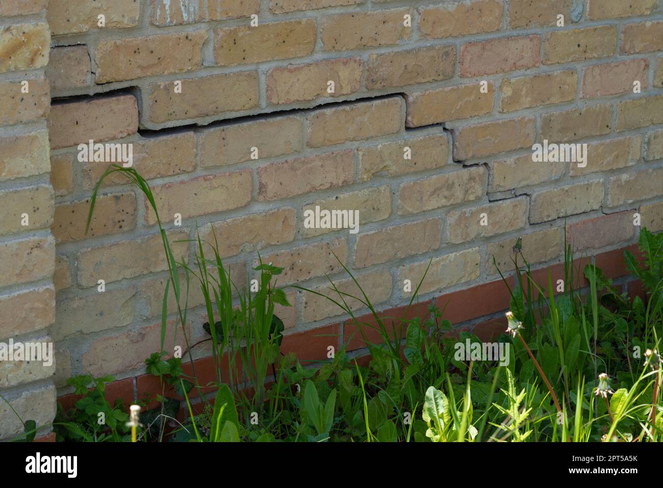 Subsidence, downward, vertical movement, Earth's surface, natural ...