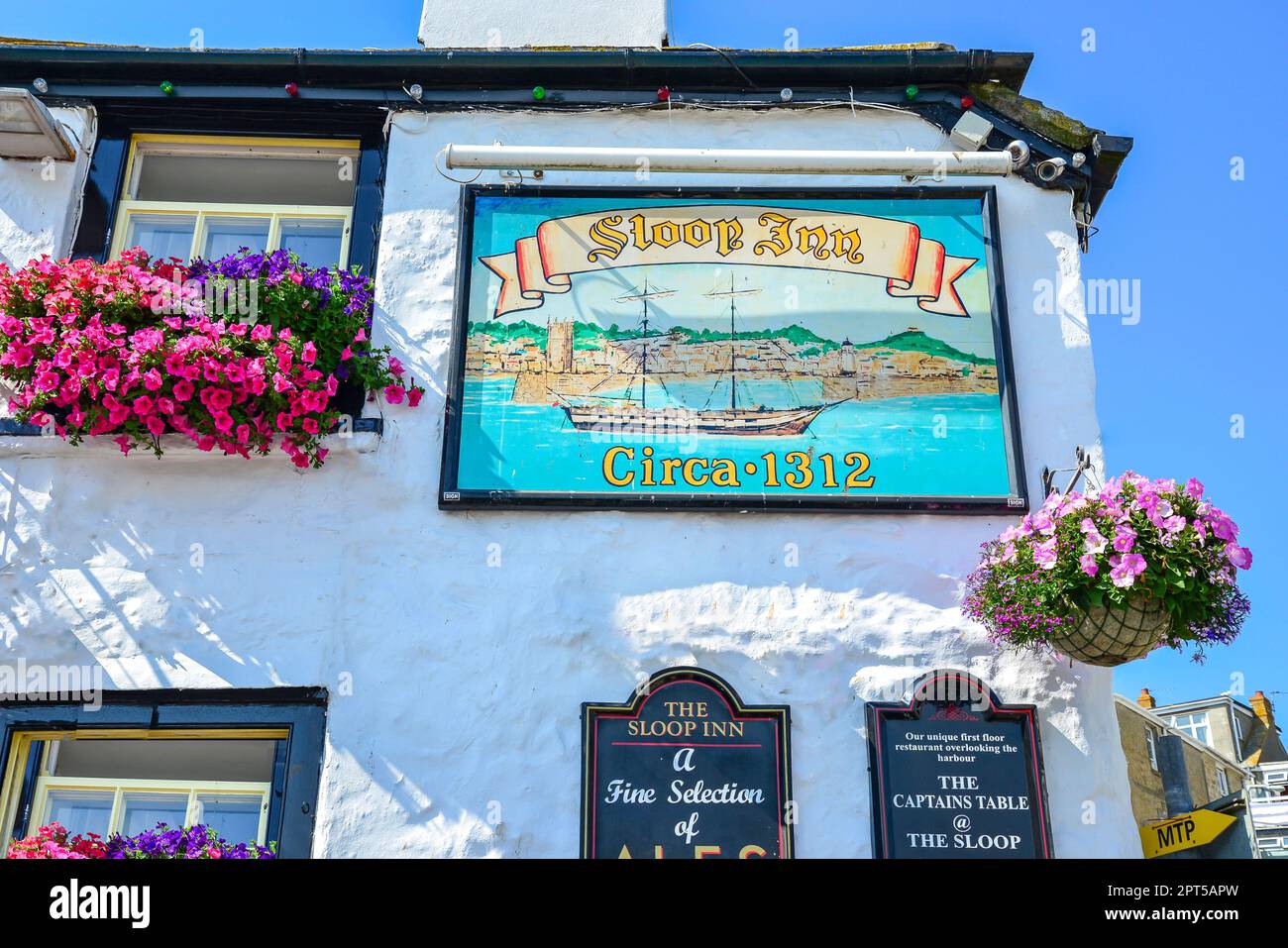 14th century Sloop Inn, Back Lane, St Ives, Cornwall, England, United ...