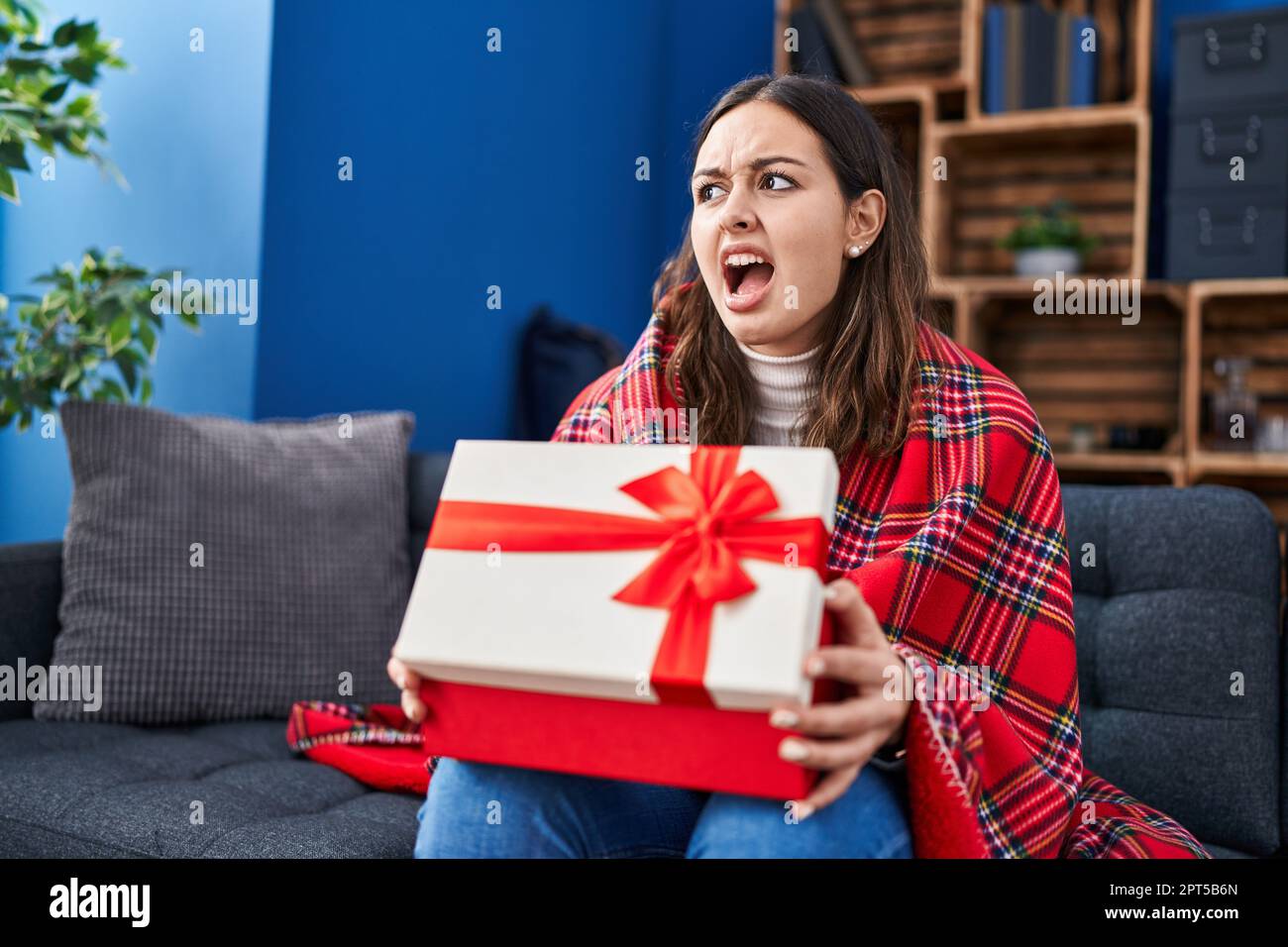 Woman and opening box and scream hi-res stock photography and images ...