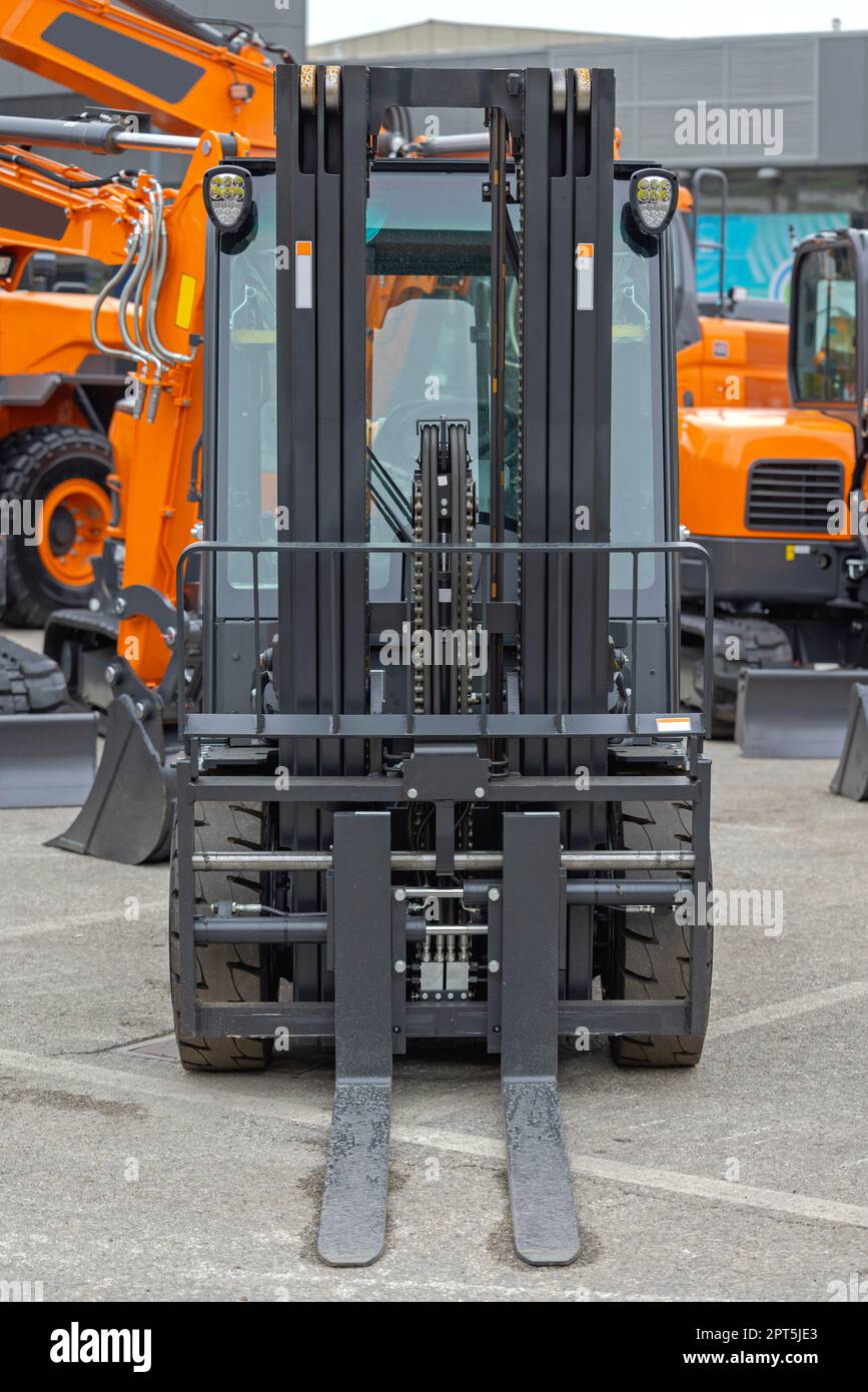 Front View of Forklift Truck at Construction Site Stock Photo - Alamy